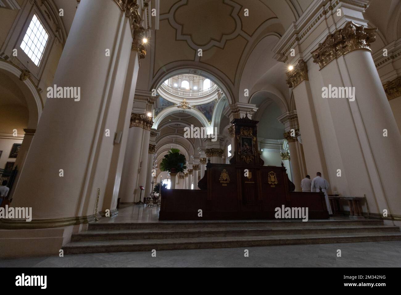 Inmensity and beauty of primatial cathedral inside Stock Photo - Alamy