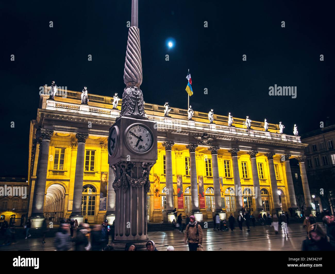 Opera de burdeos hi-res stock photography and images - Alamy