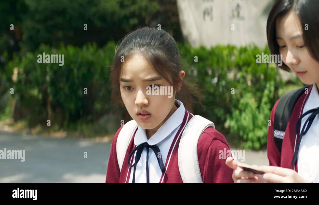 INNOCENT WITNESS, (aka JEUNGIN), from left: KIM Hyang-gi, Seung-Yoon KIM, 2019. © LOTTE ...