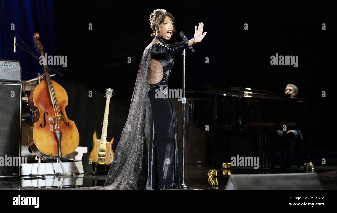 I WANNA DANCE WITH SOMEBODY, Naomi Ackie as Whitney Houston, 2022. ph ...