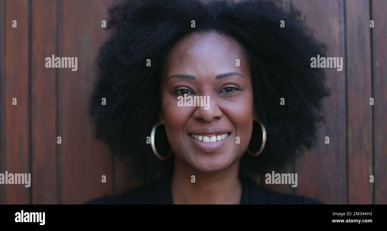 Positive African woman smiling at camera-1 Stock Photo - Alamy