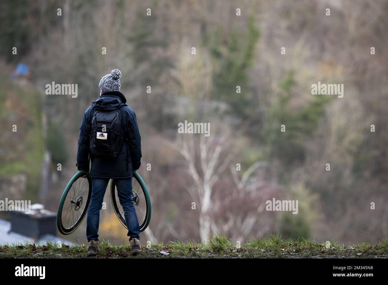 Illustration picture shows a bike mechanic during the men elite race of ...