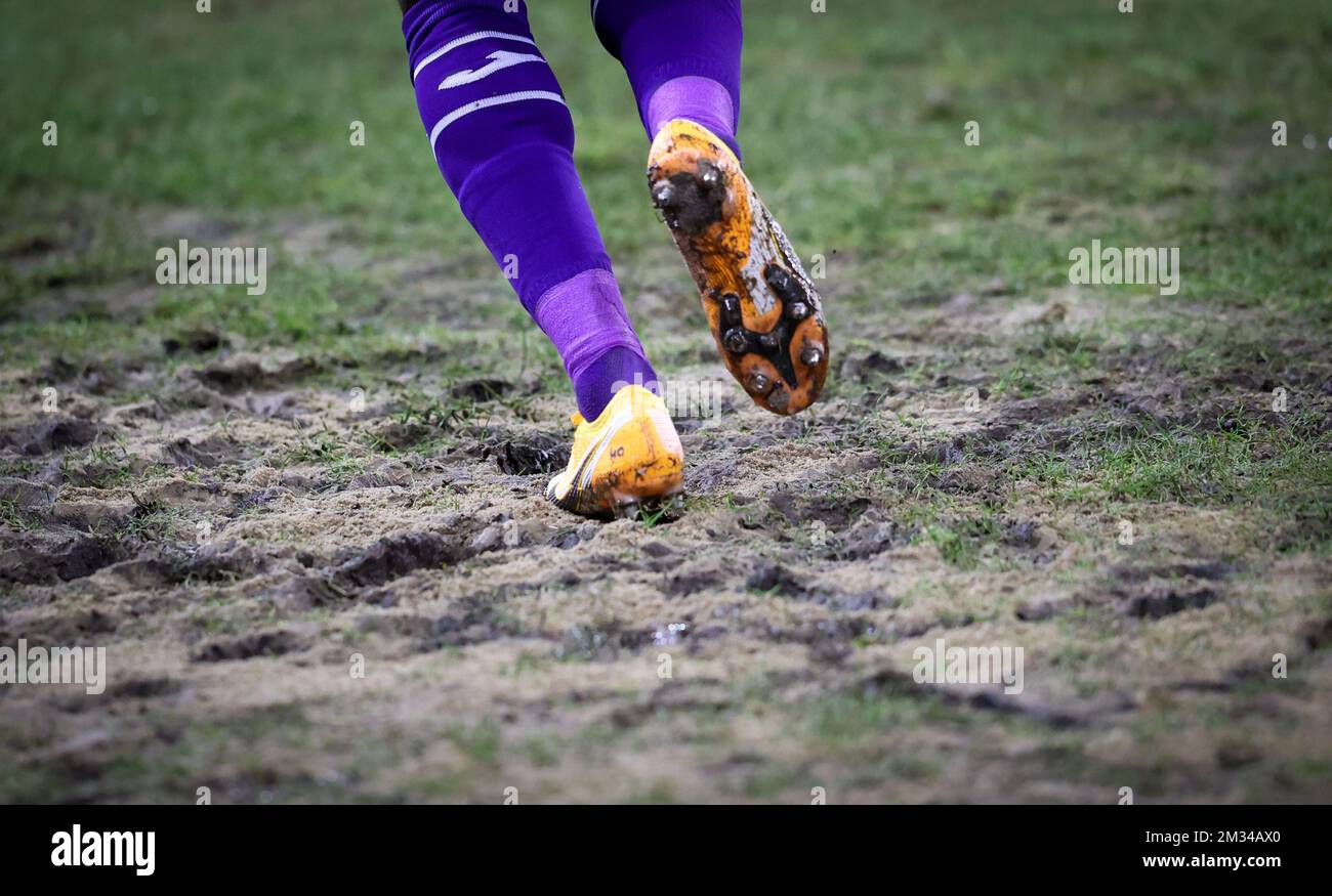 Muddy football pitch hi-res stock photography and images - Alamy