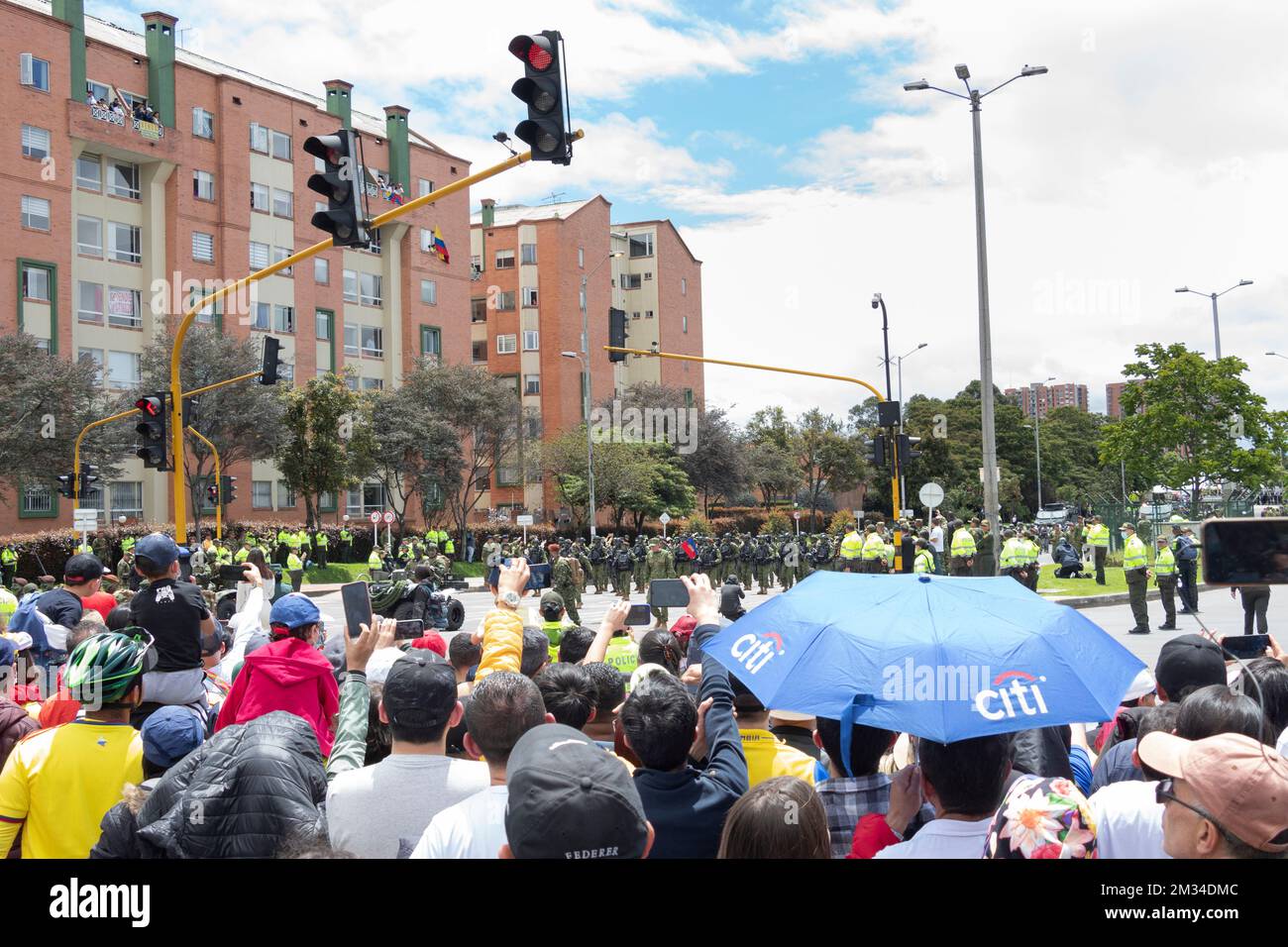 People watching Colombian Independence day Armed Forces parade in ...