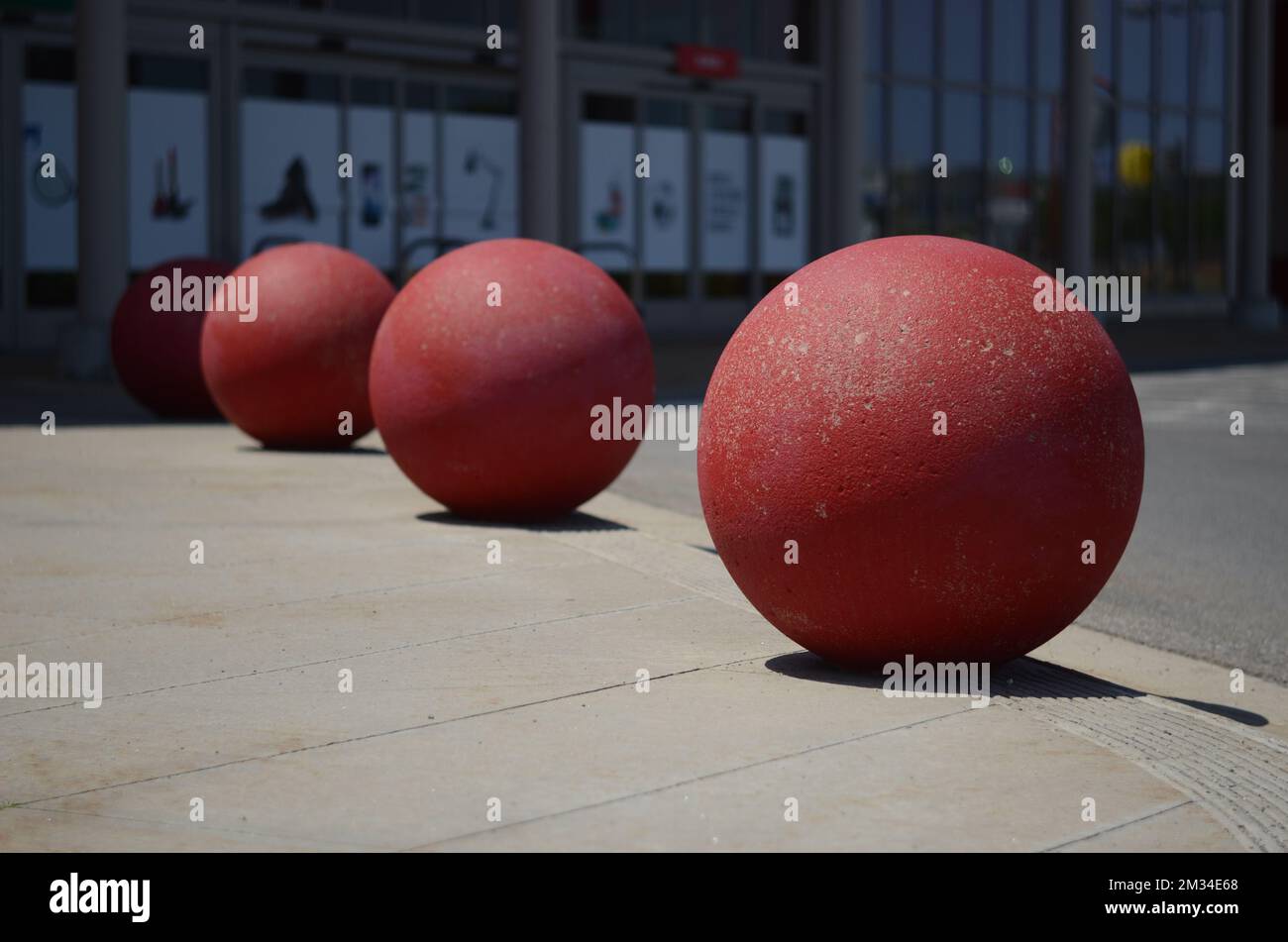 Boule rouge hi-res stock photography and images - Alamy