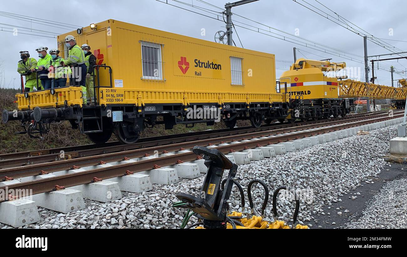 Illustration shows a press moment to show the installation by Infrabel ...