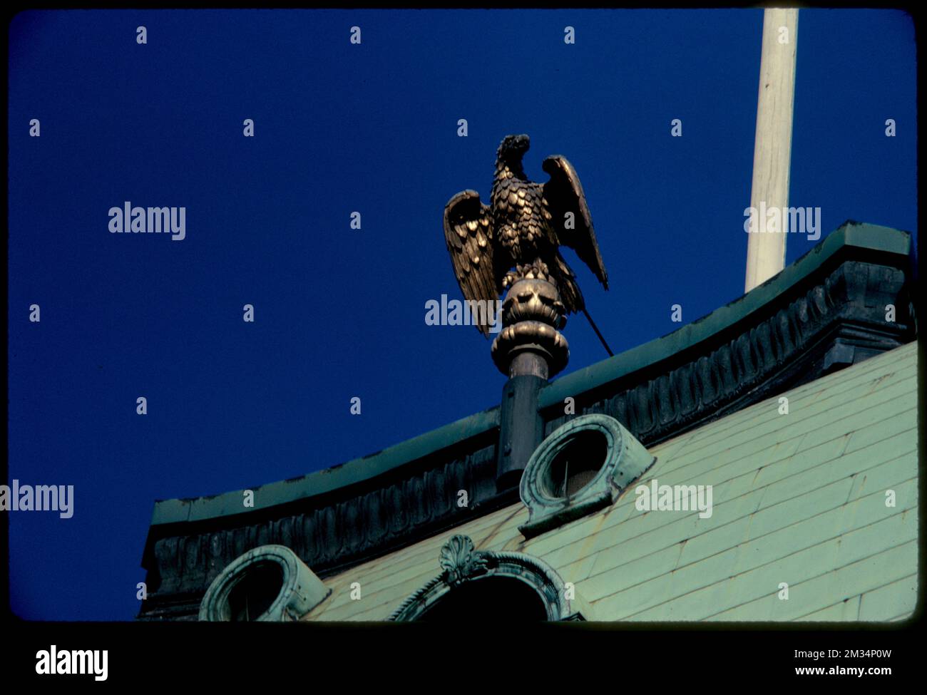 Eagles metal sculpture hi-res stock photography and images - Alamy