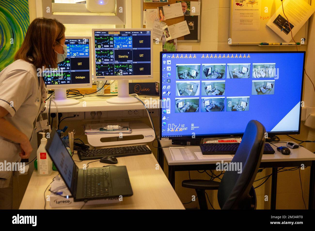 Hospital wing signs hi-res stock photography and images - Alamy