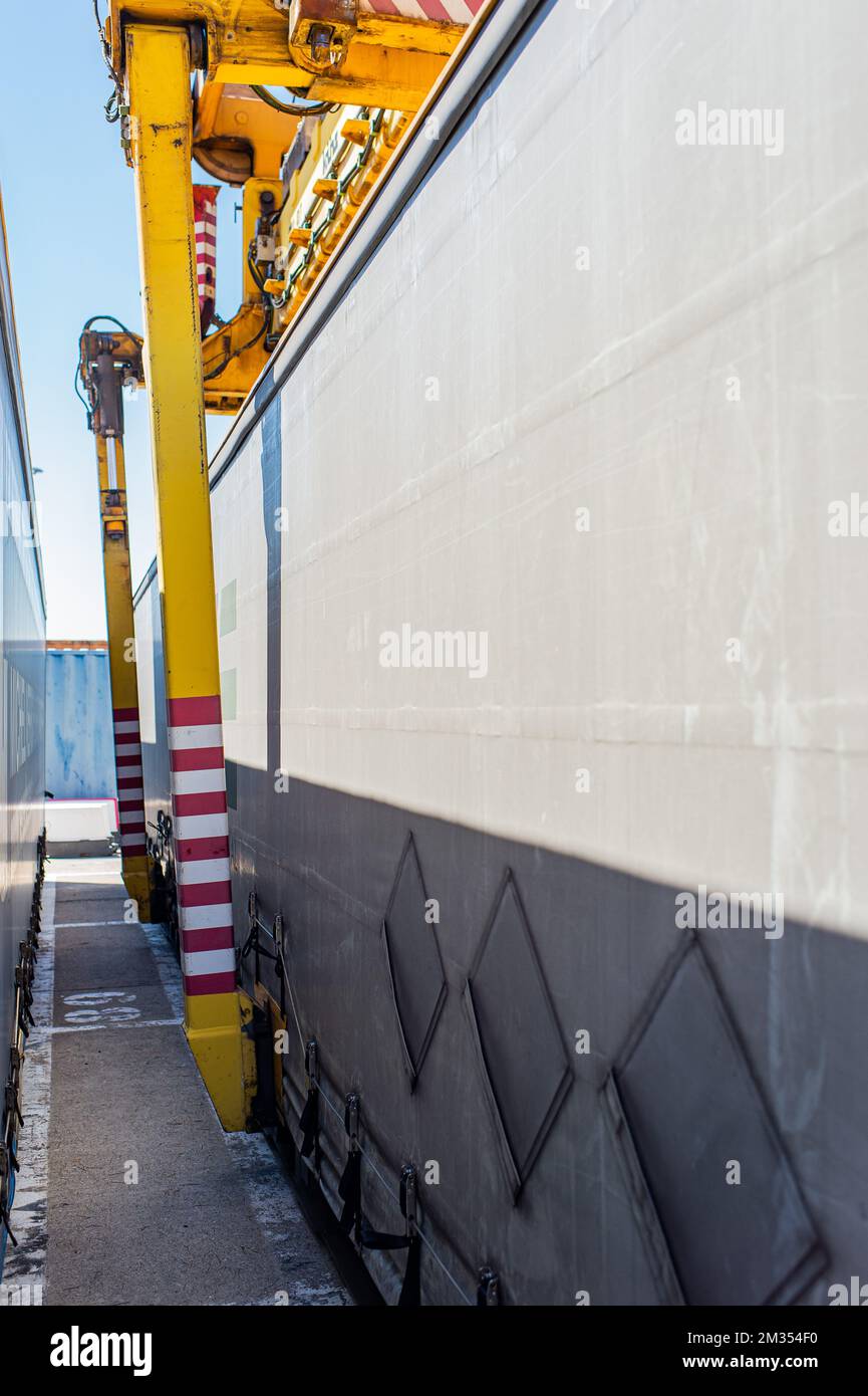 Illustration shows the stacking crane using extendable arms at ...