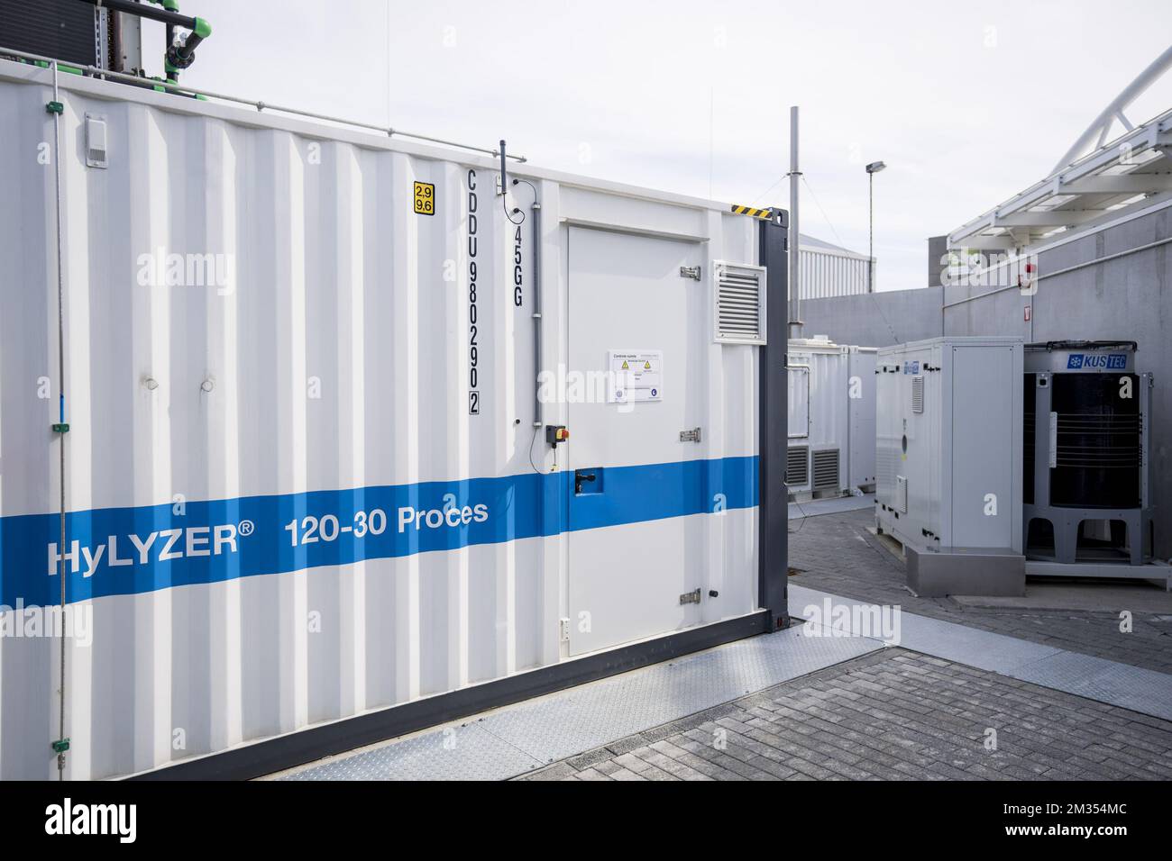 the CMB.TECH multimodal hydrogen energy charging station in Antwerp ...