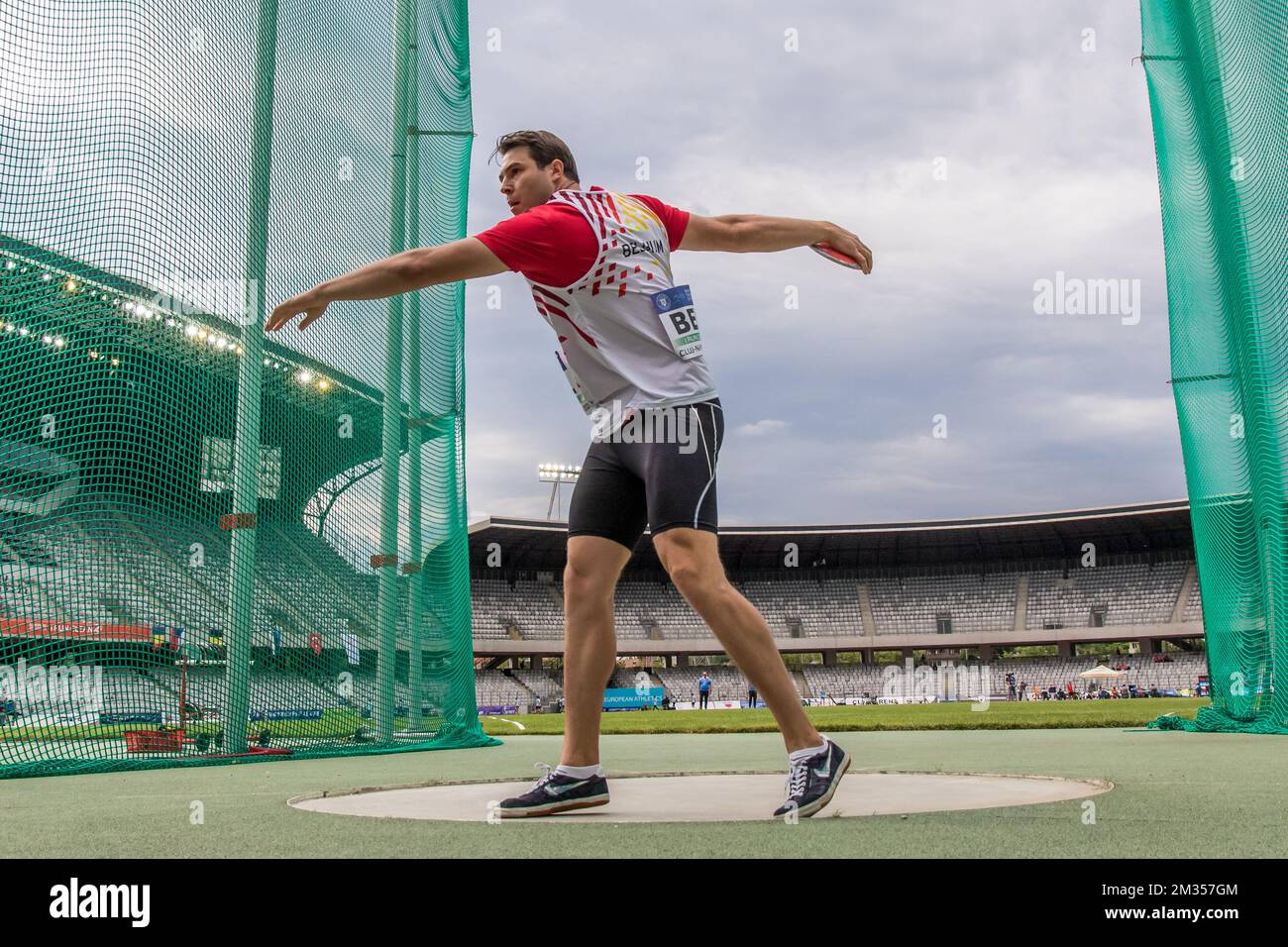 Athlete discus throw athletics discus hi-res stock photography and ...