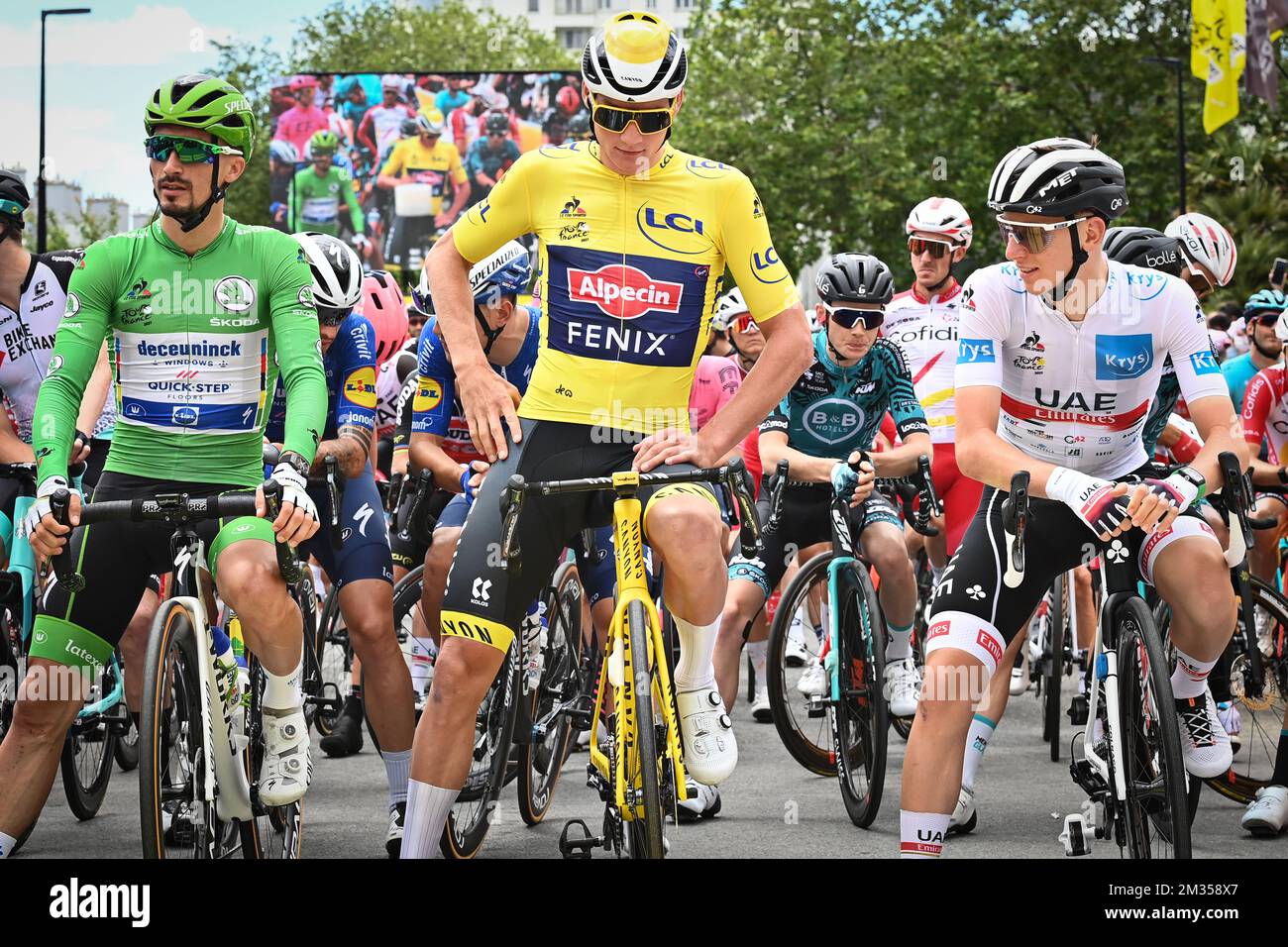 French Julian Alaphilippe of Deceuninck - Quick-Step wearing the green ...