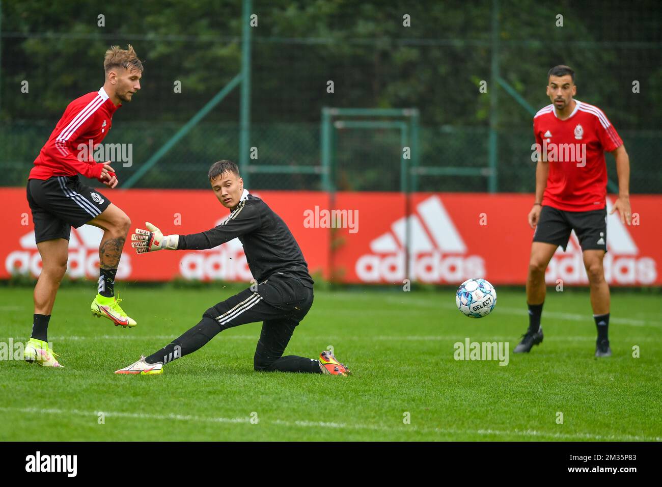standard players pictured during a training session of Belgian soccer ...