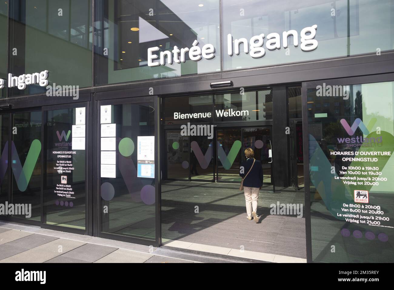 Illustration Shows a 'neutral' cash machine in Anderlecht, Brusssels ...