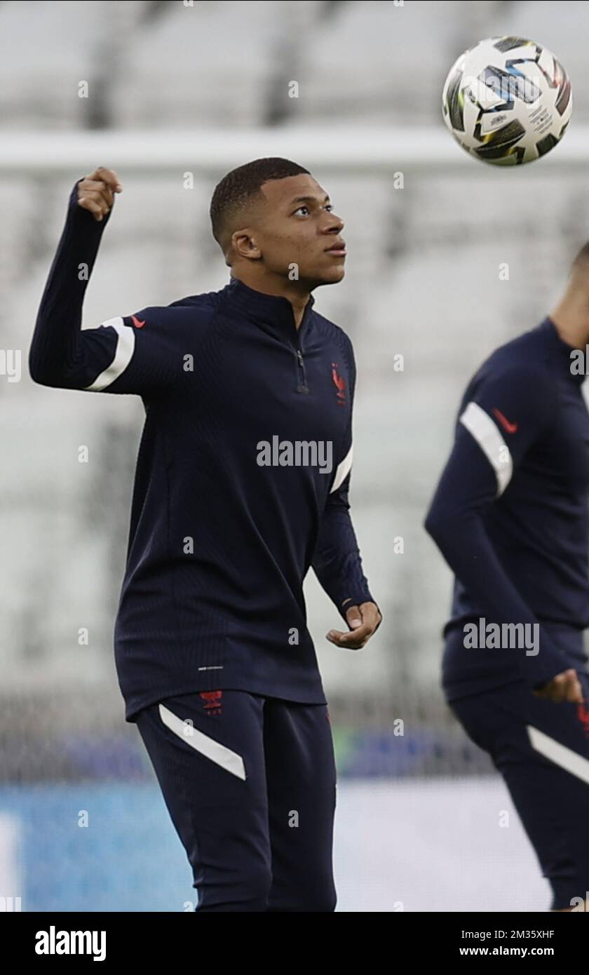 Kylian mbappe french national team 2021 hi-res stock photography and ...