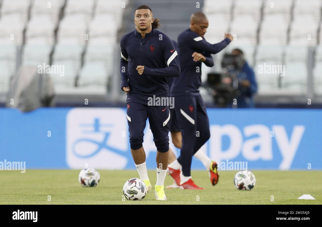 Kylian mbappe french national team 2021 hi-res stock photography and ...