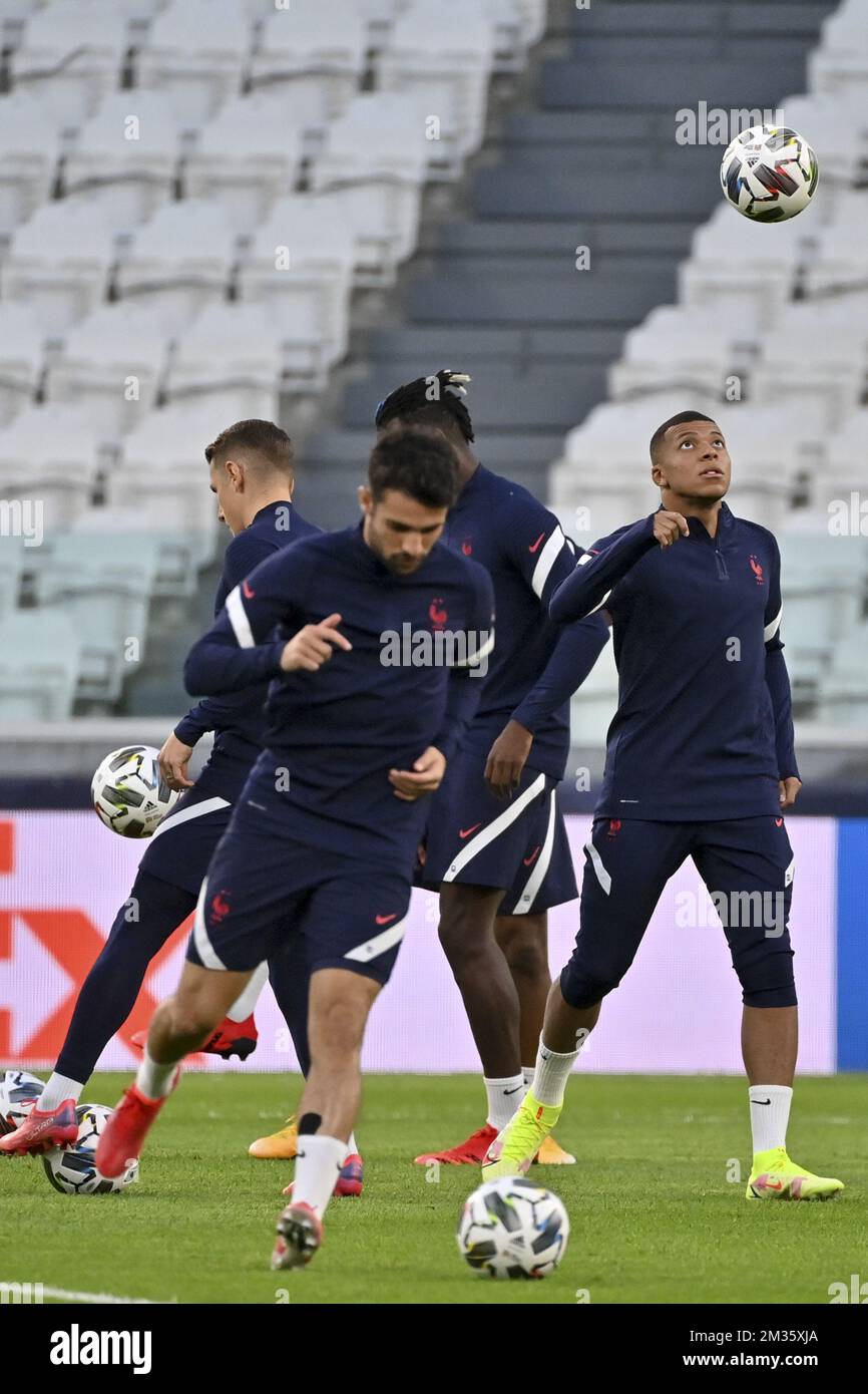 Kylian mbappe french national team 2021 hi-res stock photography and ...