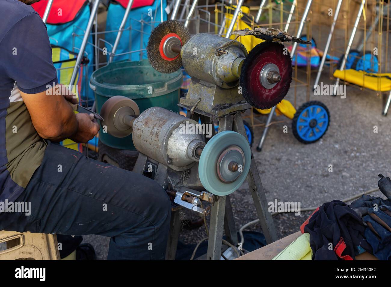 Man sharpening a knife in the market. Metal Knife Stock Photo - Alamy