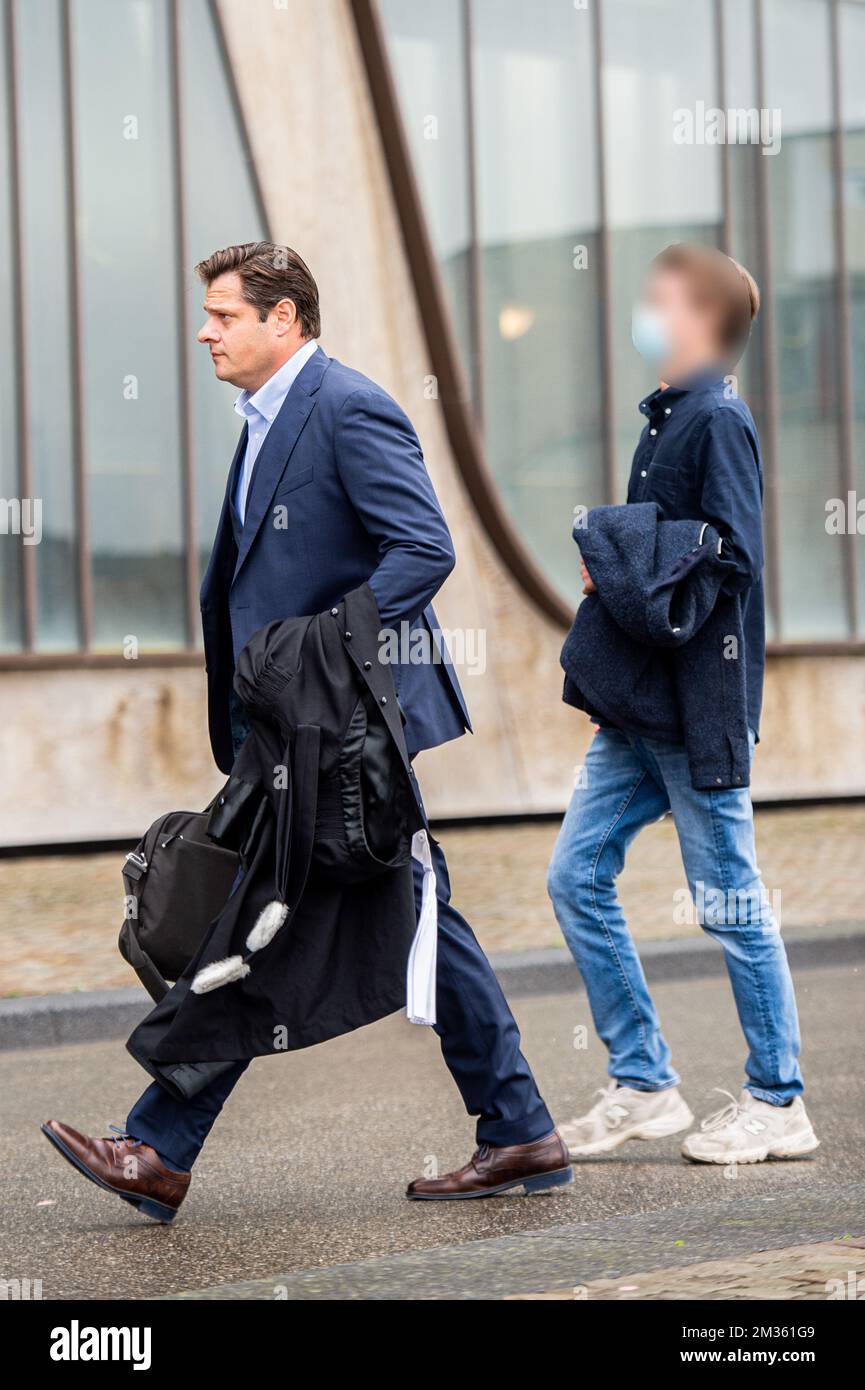 Lawyer Christian Clement and one of the accused arrives for a session ...