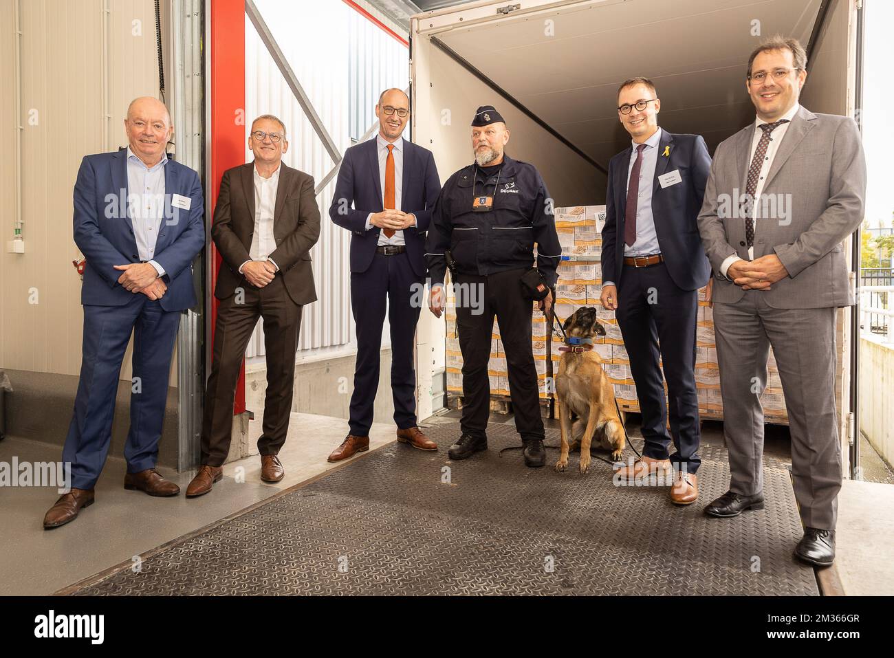 Customs and boarder control hi-res stock photography and images - Alamy