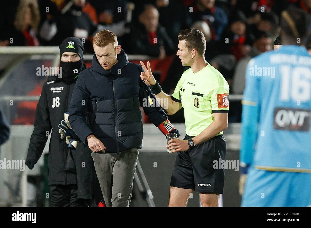 Charleroi's head coach Edward Still and referee Wesli De Cremer ...