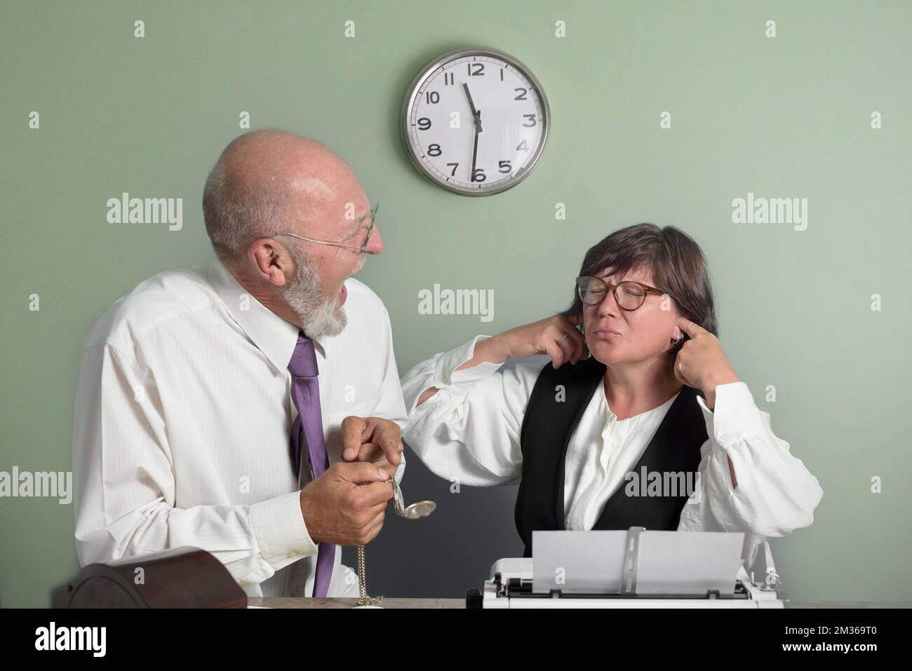 Conflict in the office, the boss scolds the subordinate. Time is over ...