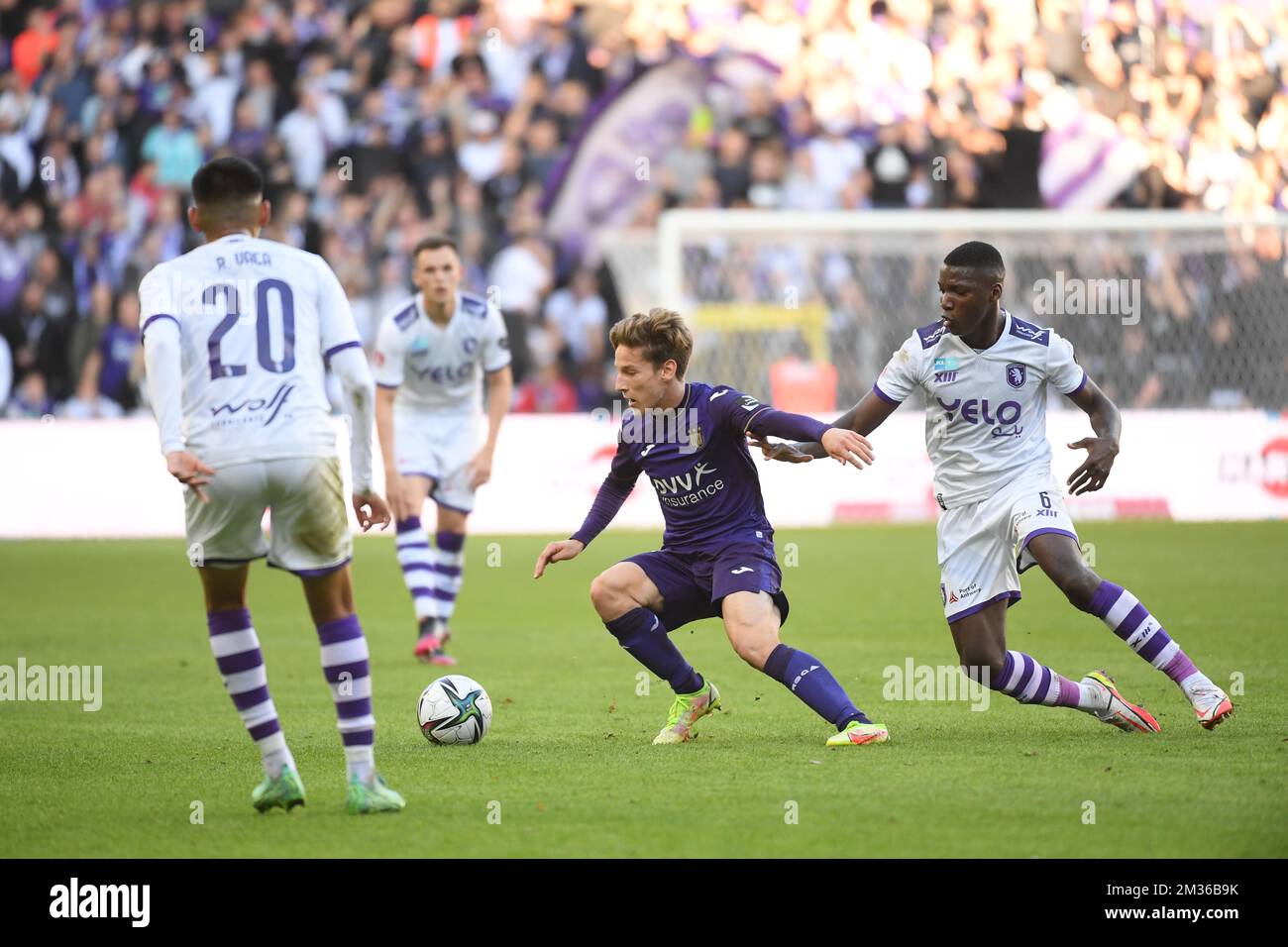 Anderlecht's Yari Verschaeren and Anderlecht's Taylor Harwood-Bellis ...