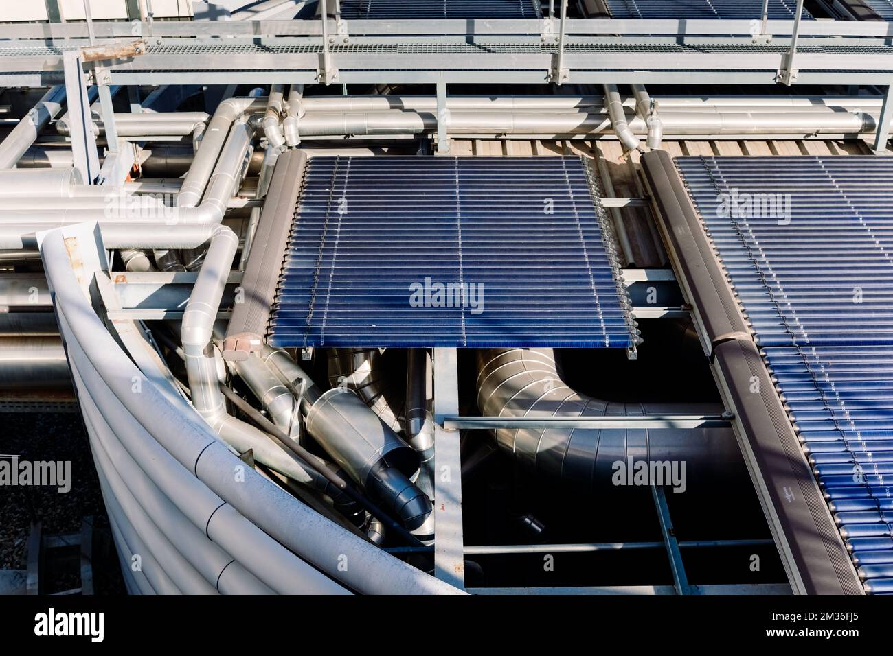 Installation on a roof of large solar thermal vacuum tube plates for ...