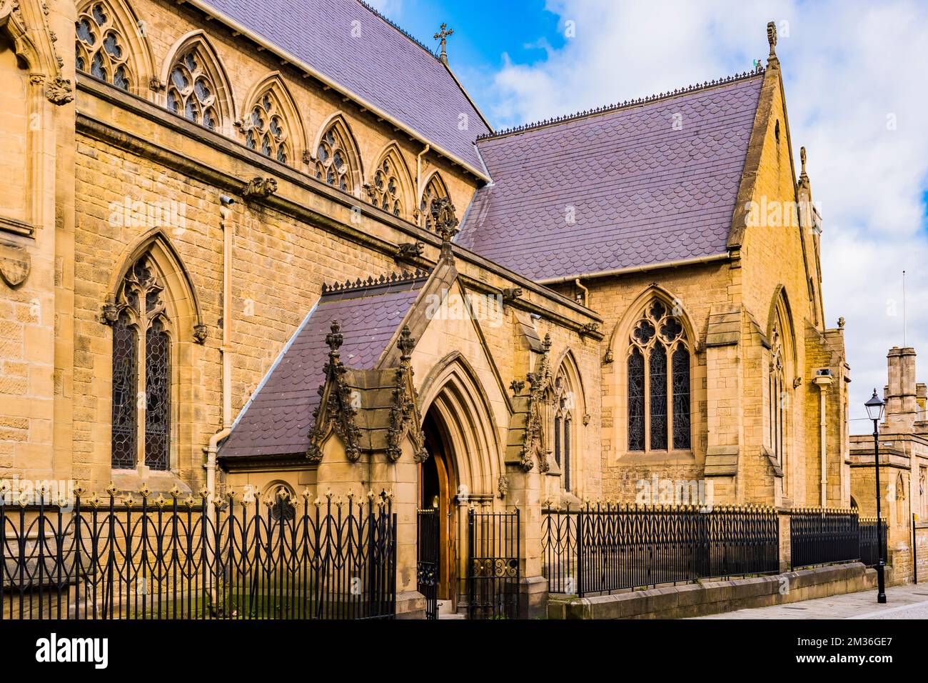 Sheffield cathedral church hi-res stock photography and images - Alamy