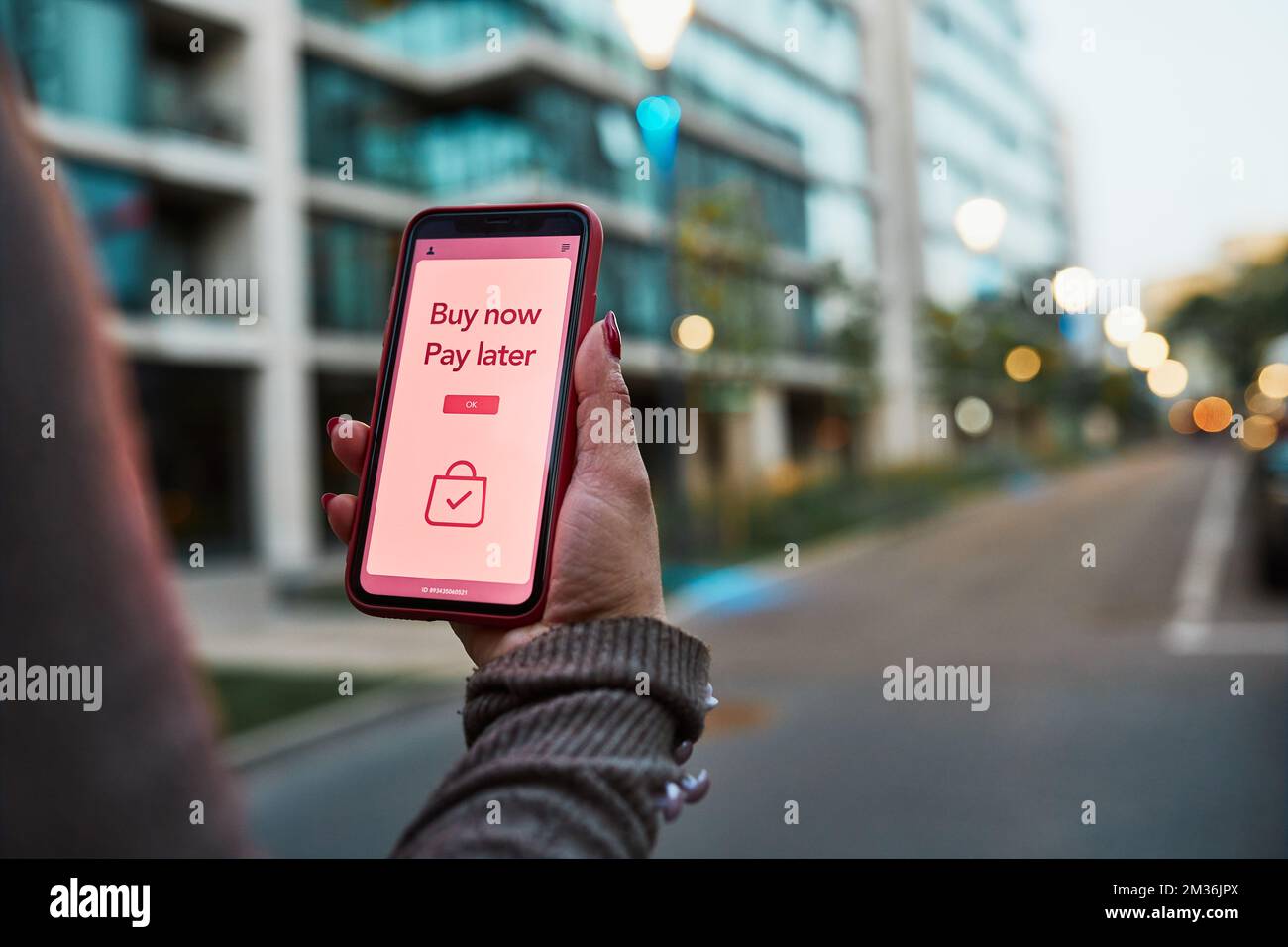 Pay on delivery hi-res stock photography and images - Alamy