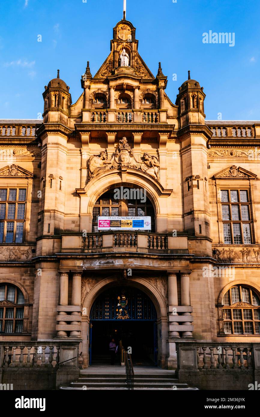 Detail facade.Sheffield Town Hall is a municipal building on Pinstone ...