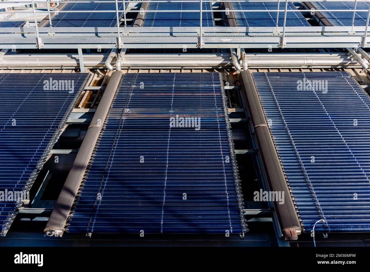 Installation on a roof of large solar thermal vacuum tube plates for ...