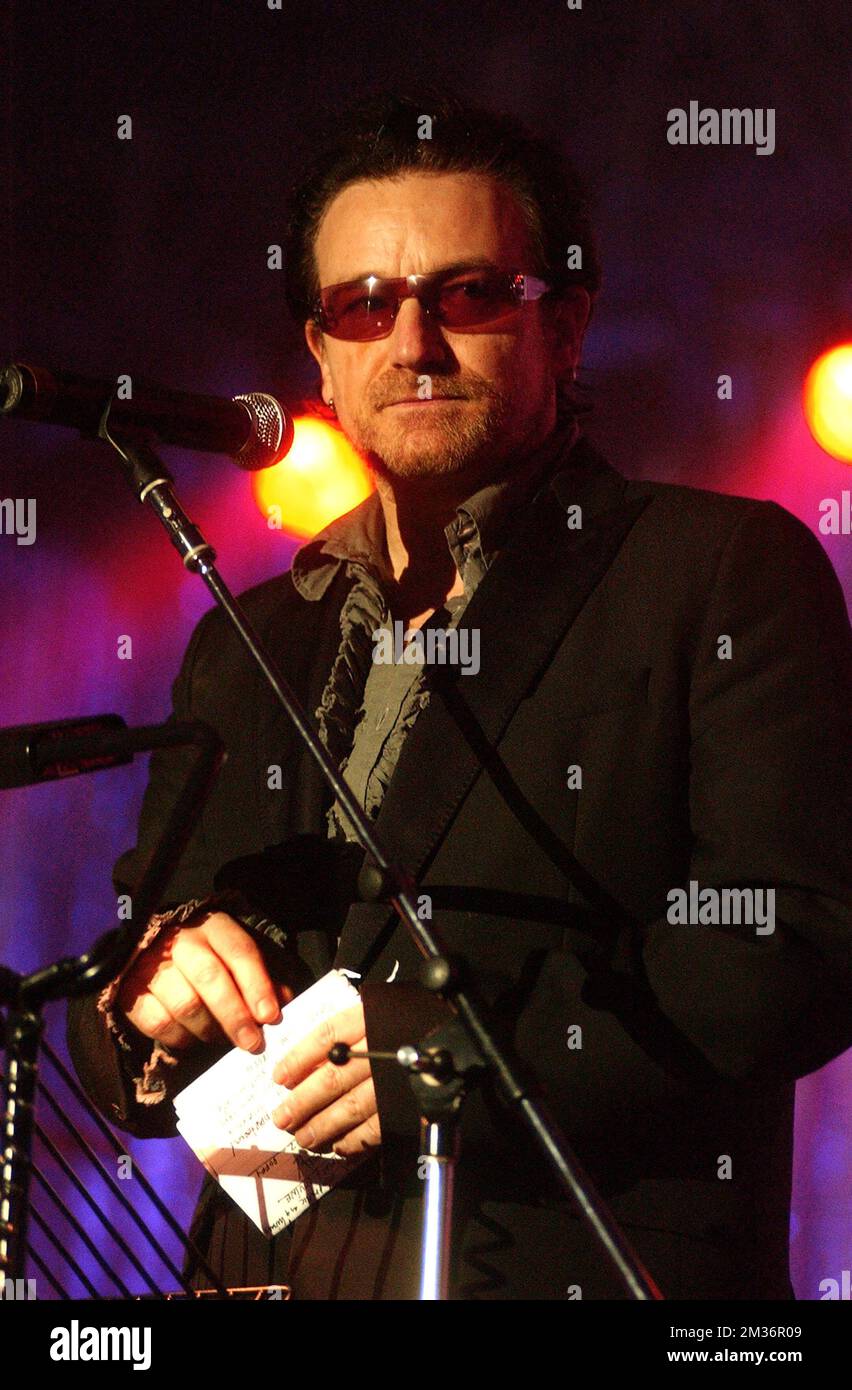NEW YORK, NY- Feb 2003 : Bono at MusicCares on February 21, 2003 Credit ...