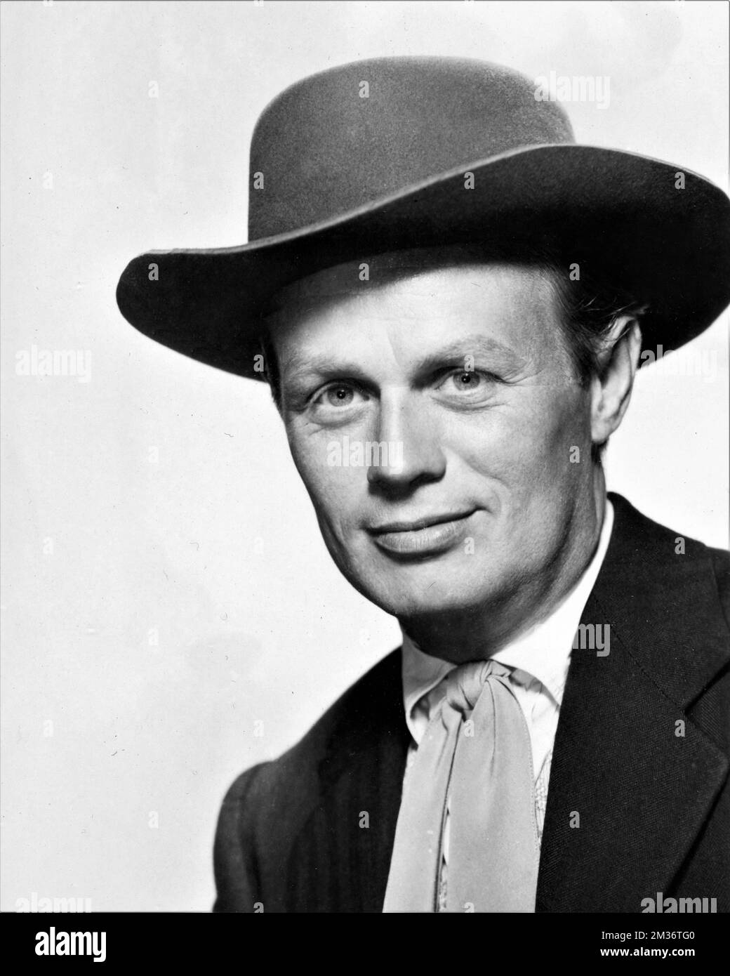 RICHARD WIDMARK Portrait in GARDEN OF EVIL 1954 director HENRY HATHAWAY ...