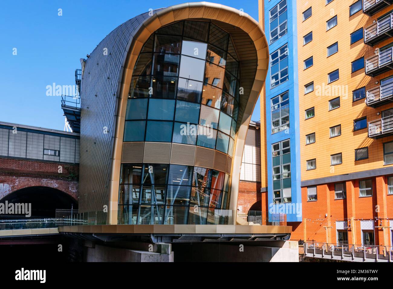 Leeds Station Southern Entrance over the river Aire. Leeds railway ...