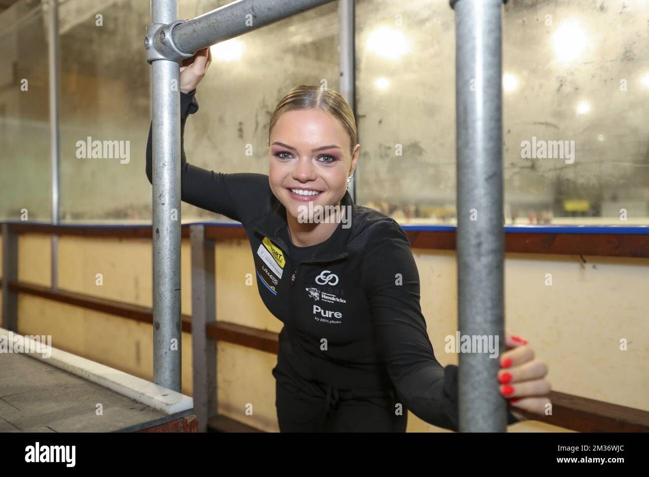 Figure skater Loena Hendrickx poses for the photographer at the senior ...