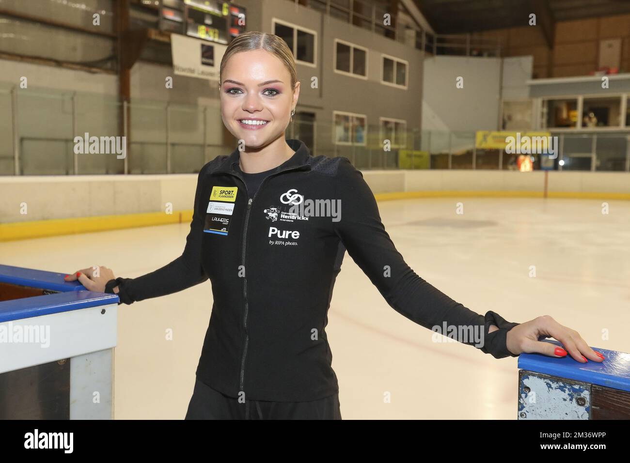 Figure skater Loena Hendrickx poses for the photographer at the senior ...