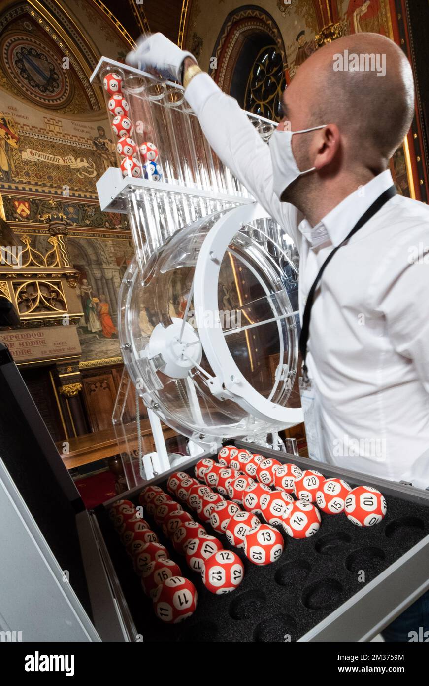 Lottery draw machine hi-res stock photography and images - Alamy