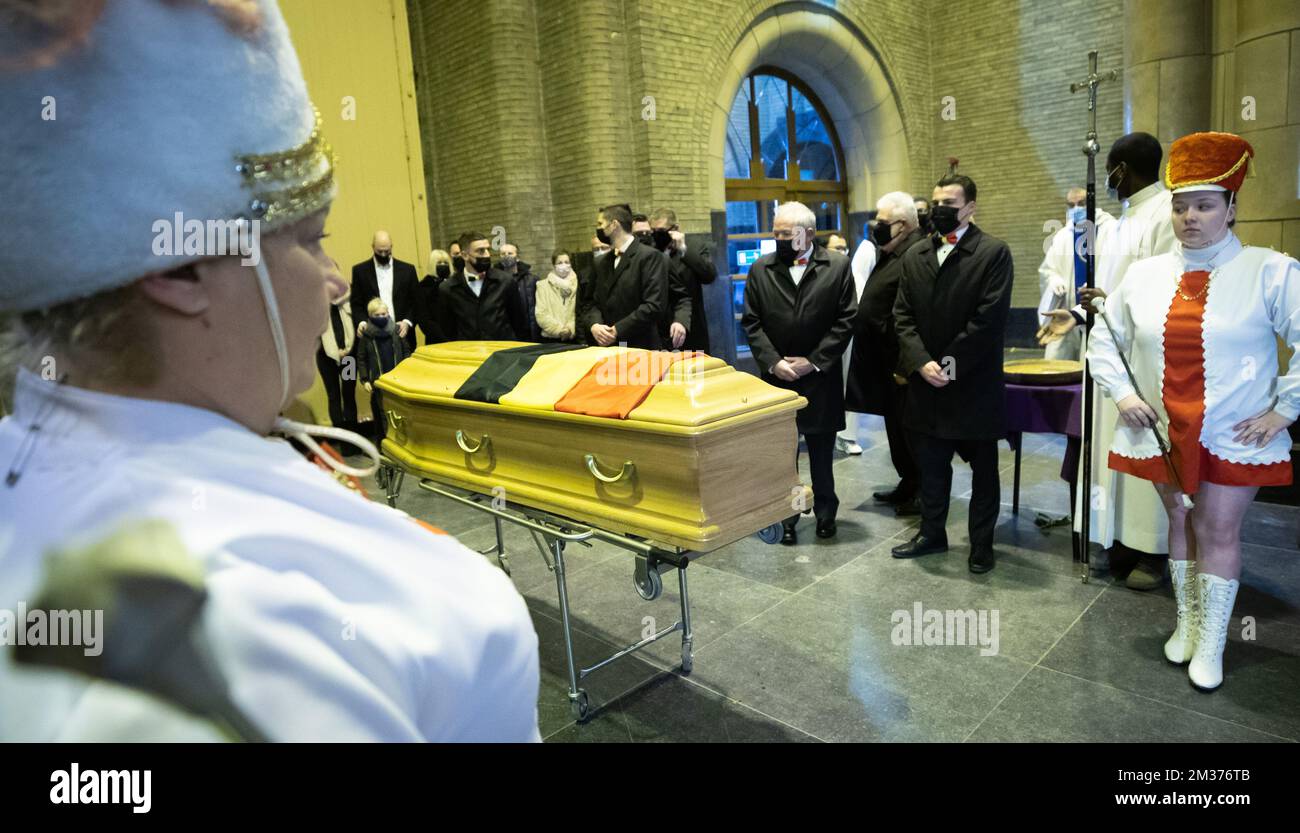 Illustration shows the arrival of the coffin at the the funeral service ...