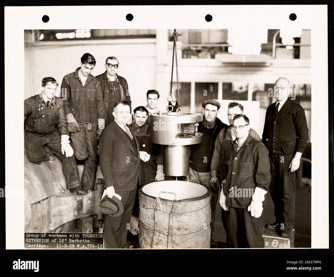 Group of workmen with trunnion extension of 16' barbette carriage ...