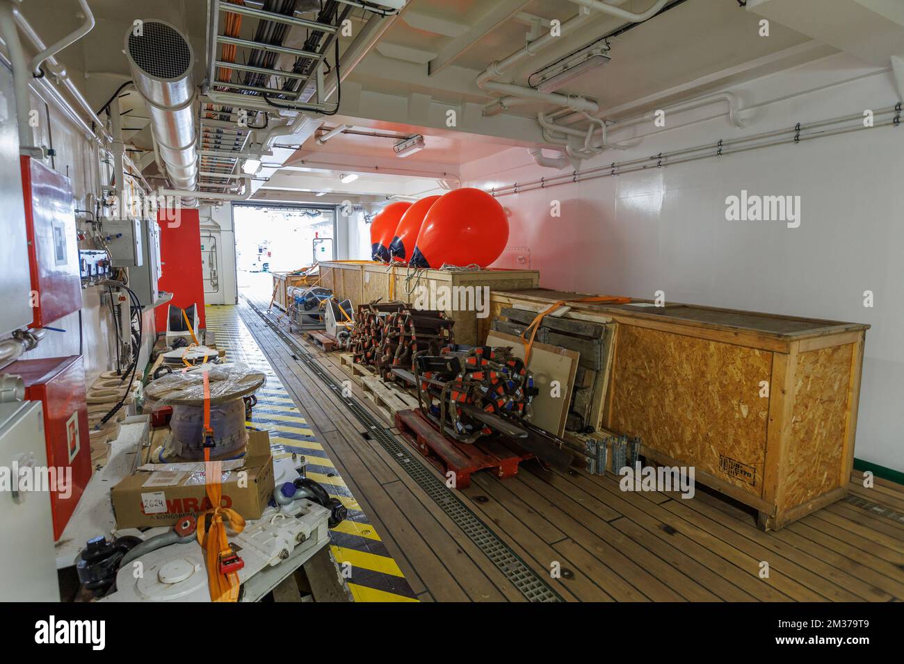 Cargo hold ship old hi-res stock photography and images - Alamy