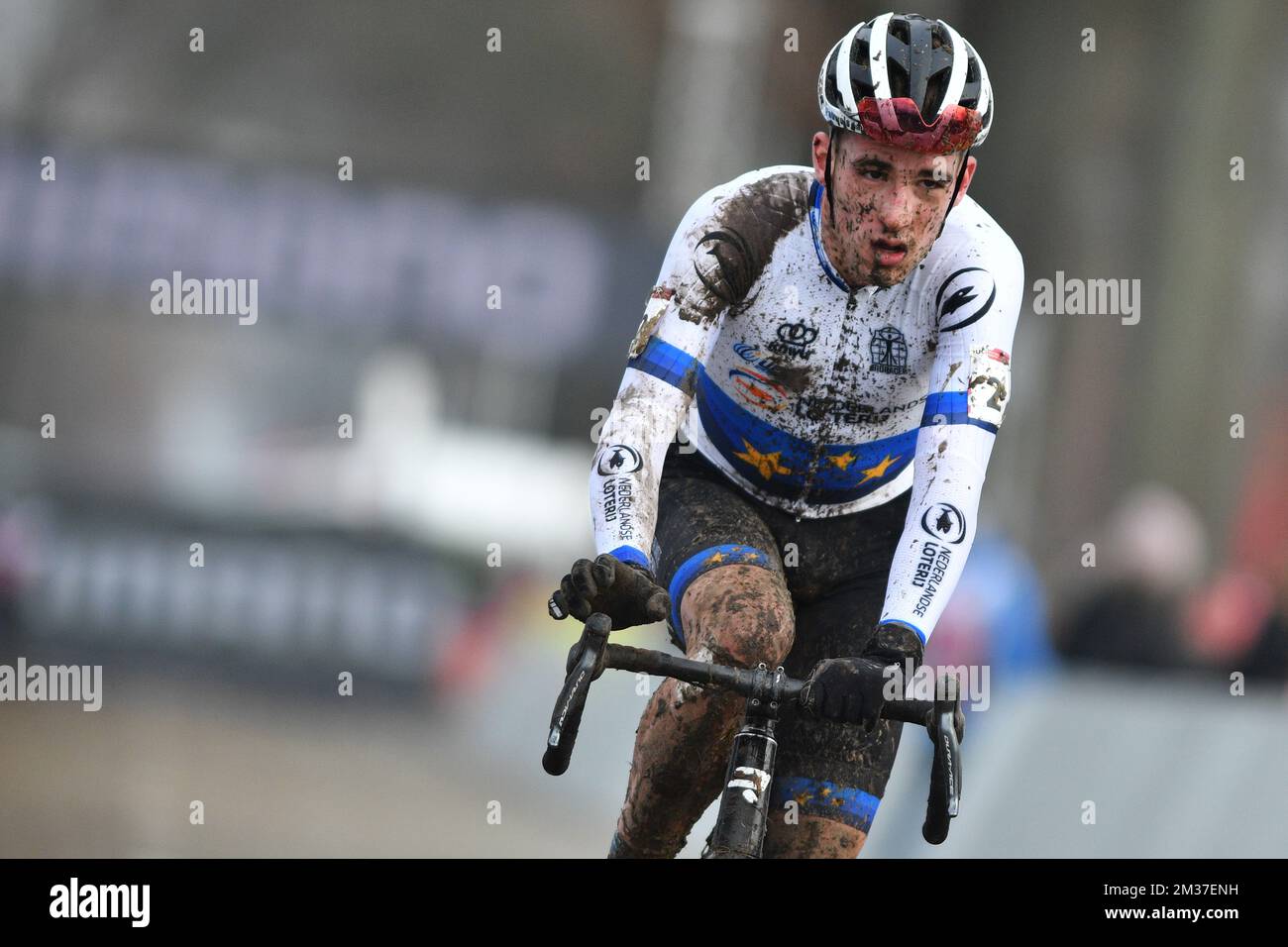 Dutch Ryan Kamp crosses the finish line at the men's under 23 race at ...