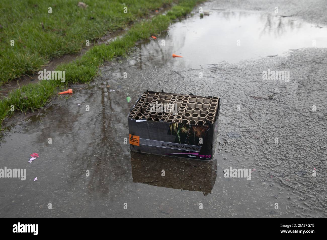 Fireworks box hi-res stock photography and images - Alamy
