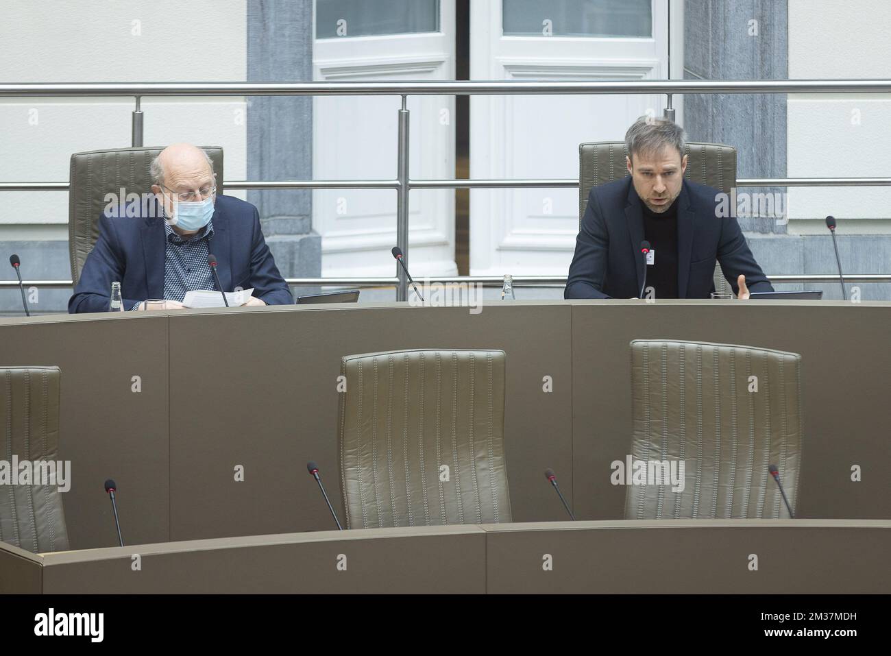 Zwijndrecht mayor Andre Van de Vyver and Zwijndrecht first alderman ...