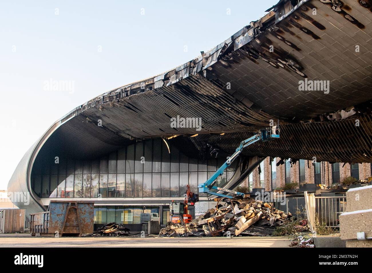 Secondant hi-res stock photography and images - Alamy