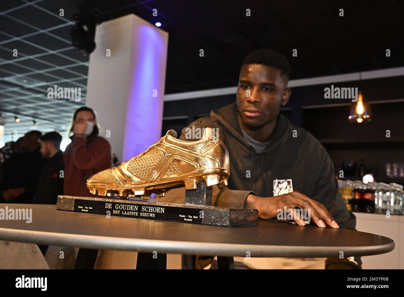Gouden schoen onuachu hi-res stock photography and images - Alamy