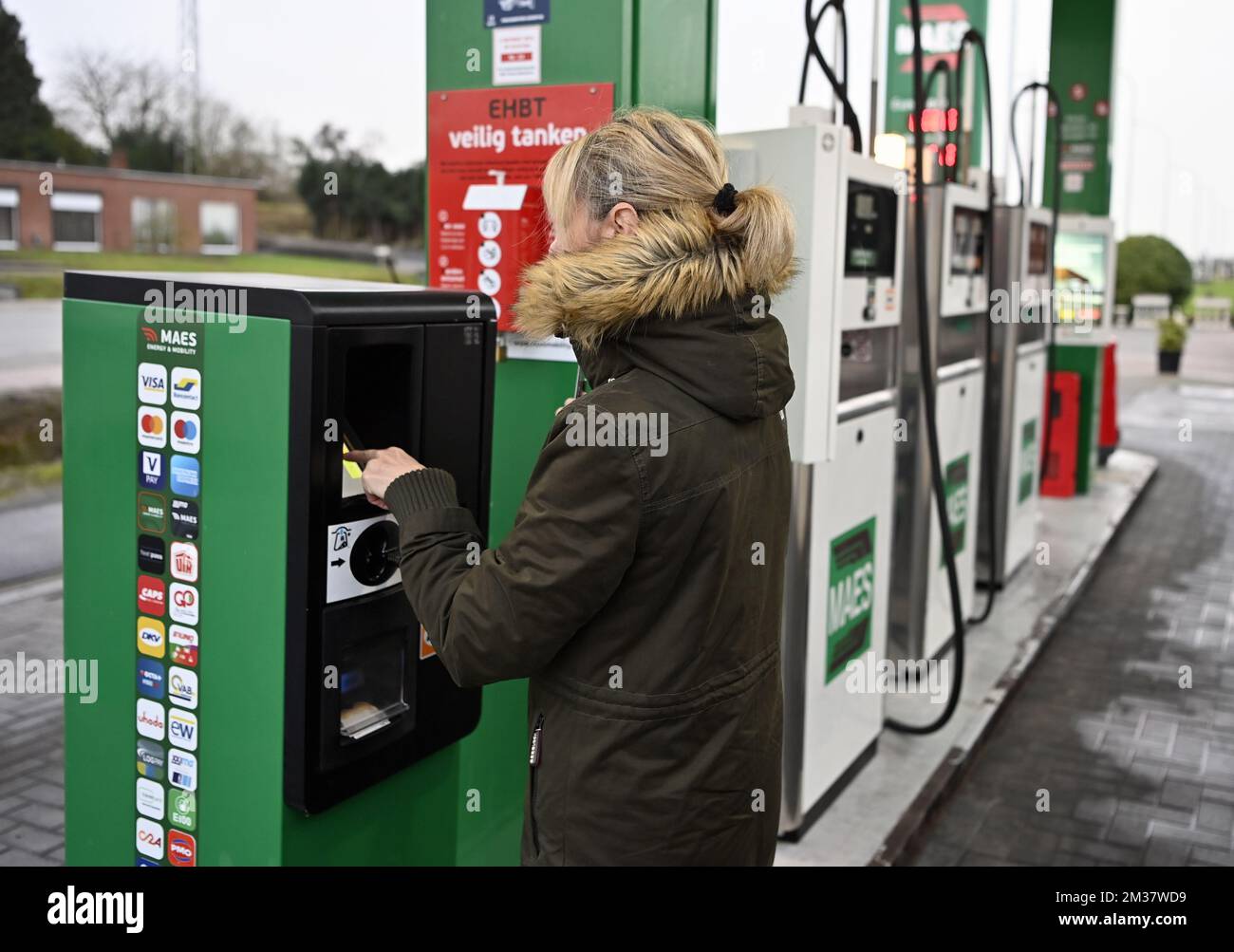 Illustration picture shows a woman paying at a self-service at a ...