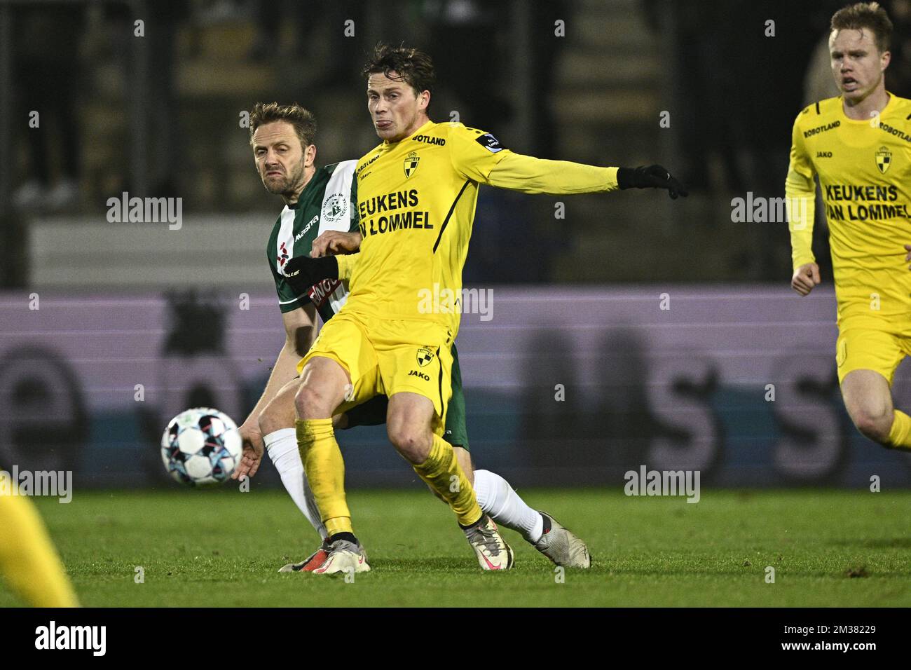 Lommel's Robin Henkens and Lierse's Tibeau Swinnen fight for the ball ...