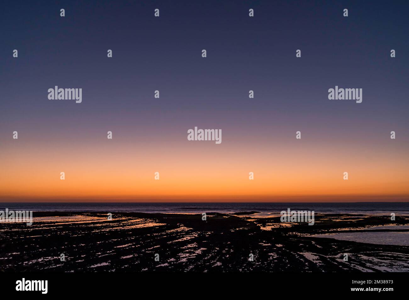 Clear Sunset without sun over ocean, Ile Oleron, france Stock Photo - Alamy