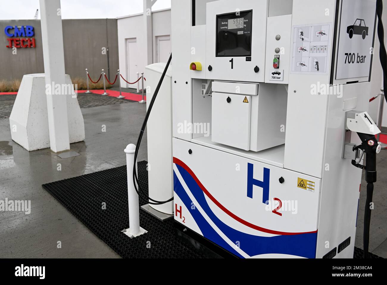 Solar filling station hi-res stock photography and images - Alamy
